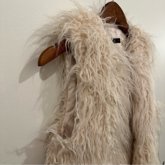 Dex | Jackets & Coats | Nwt Dex Faux Fur Cream Nude Fuzzy Outer Vest ...